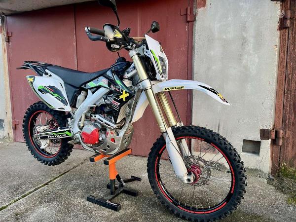 Хонда CRF 2015 в Каунас, объемом двигателя 0.25 л и пробегом 3 тыс. км за 2000 €, фото 3 на AUTOMOTO.COM.LV
