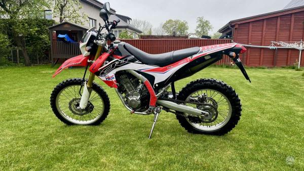 Honda CRF 2015 in Marijampole, with an engine capacity of 0.25 L and mileage of 51 thousand km for 2850 €, photo 3 on AUTOMOTO.COM.LV