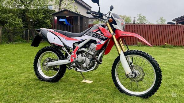Honda CRF 2015 in Marijampole, with an engine capacity of 0.25 L and mileage of 51 thousand km for 2850 €, photo 4 on AUTOMOTO.COM.LV