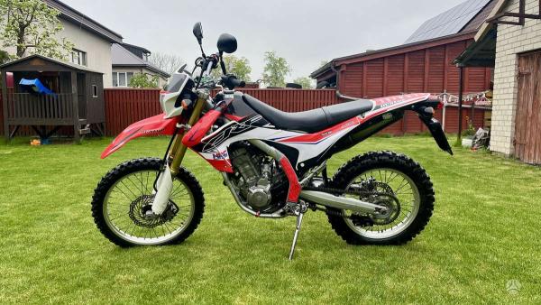 Honda CRF 2015 in Marijampole, with an engine capacity of 0.25 L and mileage of 51 thousand km for 2850 €, photo 8 on AUTOMOTO.COM.LV