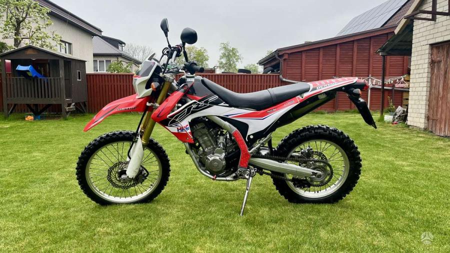 Honda CRF 2015 in Marijampole, with an engine capacity of 0.25 L and mileage of 51 thousand km for 2850 €, photo 8 on AUTOMOTO.COM.LV