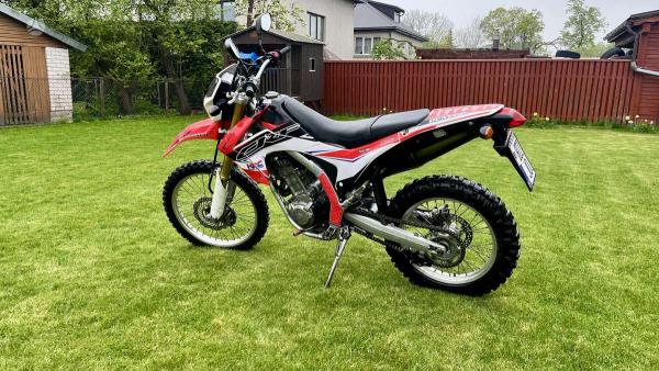 Honda CRF 2015 in Marijampole, with an engine capacity of 0.25 L and mileage of 51 thousand km for 2850 €, photo 10 on AUTOMOTO.COM.LV