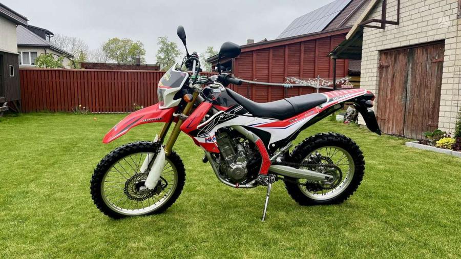 Honda CRF 2015 in Marijampole, with an engine capacity of 0.25 L and mileage of 51 thousand km for 2850 €, photo 12 on AUTOMOTO.COM.LV