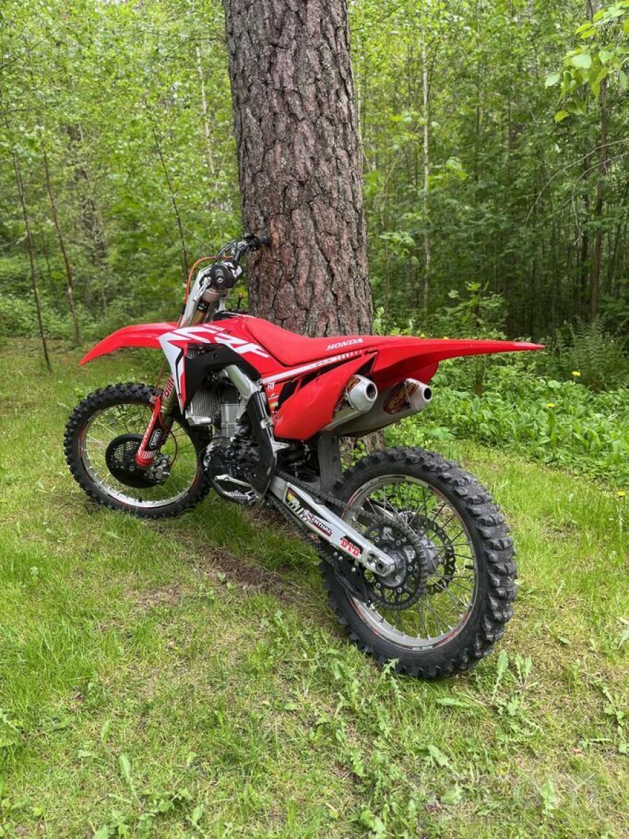 Honda CRF 2018 Rīga, ar dzinēja tilpumu 0.45 L un nobraukumu 0 tūkst. km par 3200 €, foto 3 vietnē AUTOMOTO.COM.LV