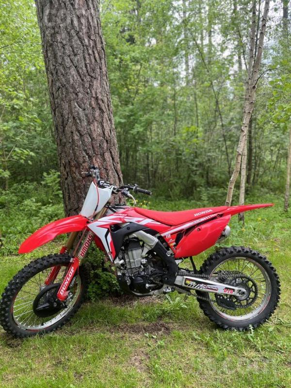 Хонда CRF 2018 в Рига, объемом двигателя 0.45 л и пробегом 0 тыс. км за 3200 €, фото 3 на AUTOMOTO.COM.LV