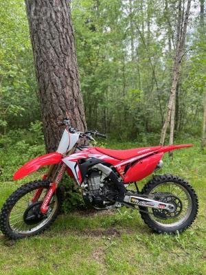 Honda CRF 2018 Rīga, ar dzinēja tilpumu 0.45 L un nobraukumu 0 tūkst. km par 3200 €, foto 4 vietnē AUTOMOTO.COM.LV