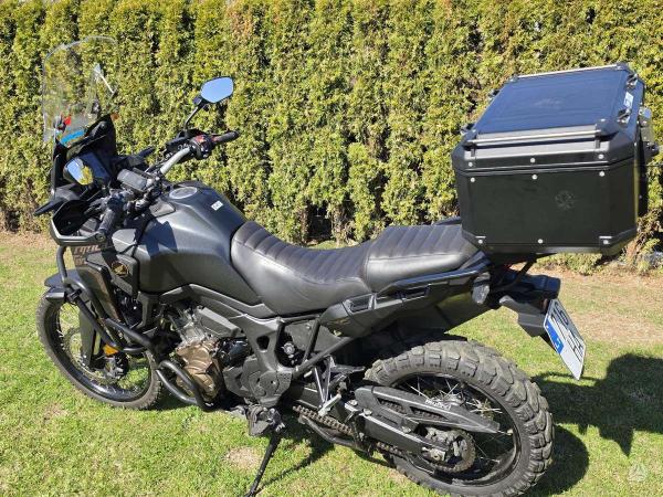 Хонда CRF 2018 в Вильнюс, объемом двигателя 1.00 л и пробегом 25 тыс. км за 10000 €, фото 2 на AUTOMOTO.COM.LV