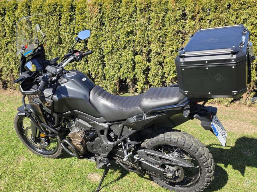 Honda CRF 2018 Viļņa, ar dzinēja tilpumu 1.00 L un nobraukumu 25 tūkst. km par 10000 €, foto 3 vietnē AUTOMOTO.COM.LV