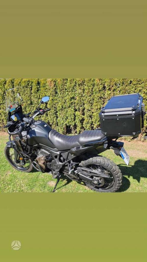 Хонда CRF 2018 в Вильнюс, объемом двигателя 1.00 л и пробегом 25 тыс. км за 10000 €, фото 5 на AUTOMOTO.COM.LV
