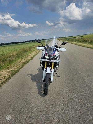 Хонда CRF 2018 в Мажейкяй, объемом двигателя 1.00 л и пробегом 33 тыс. км за 8800 €, фото 7 на AUTOMOTO.COM.LV
