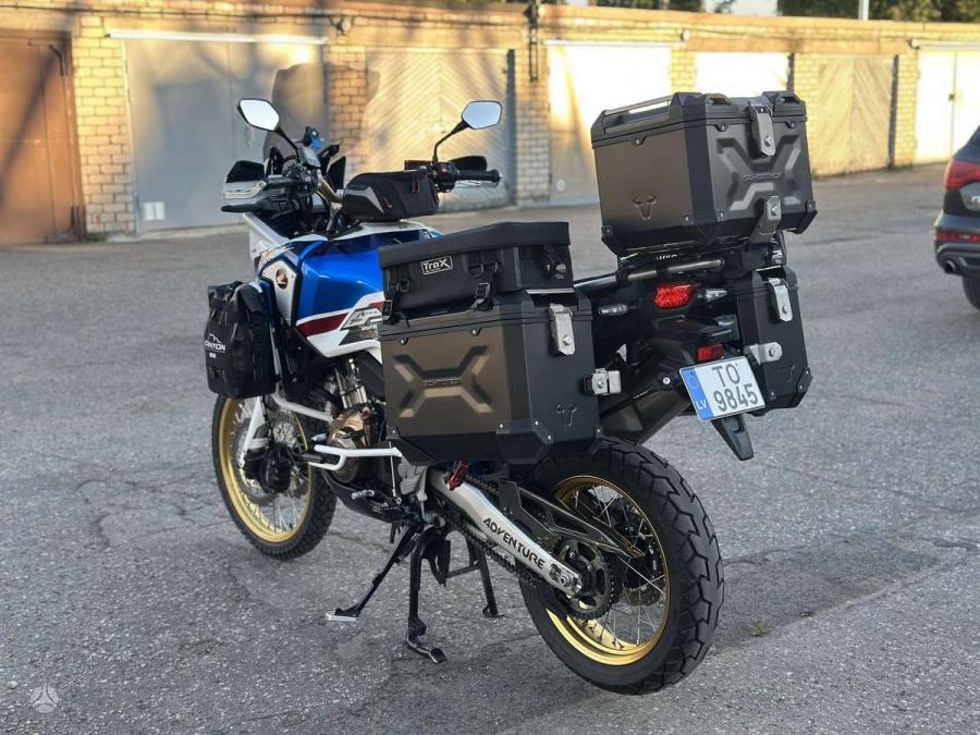 Honda CRF 2019 in Riga, with an engine capacity of 1.00 L and mileage of 34 thousand km for 11200 €, photo 5 on AUTOMOTO.COM.LV