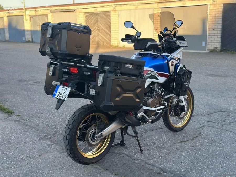 Honda CRF 2019 in Riga, with an engine capacity of 1.00 L and mileage of 34 thousand km for 11200 €, photo 6 on AUTOMOTO.COM.LV