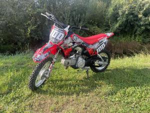 Honda CRF 2023 Kretinga, ar dzinēja tilpumu 0.11 L un nobraukumu 100 tūkst. km par 1800 €, foto  vietnē AUTOMOTO.COM.LV