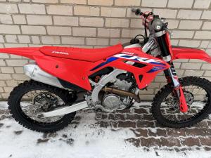 Honda CRF 2024 Alīta, ar dzinēja tilpumu 0.25 L un nobraukumu 1 tūkst. km par 5800 €, foto 4 vietnē AUTOMOTO.COM.LV