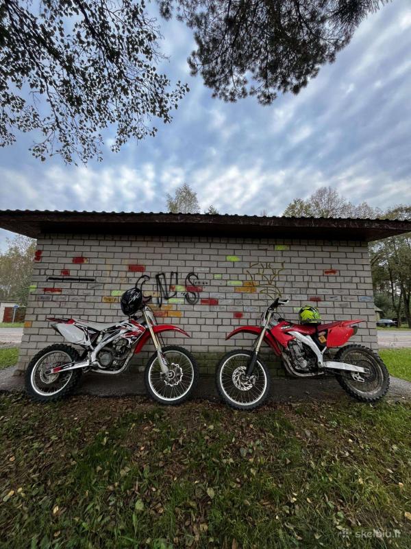 Sarkans Honda CRF 2004 Šalčininkai, ar dzinēja tilpumu 0.45 L un nobraukumu 60 tūkst. km par 1650 €, foto 3 vietnē AUTOMOTO.COM.LV