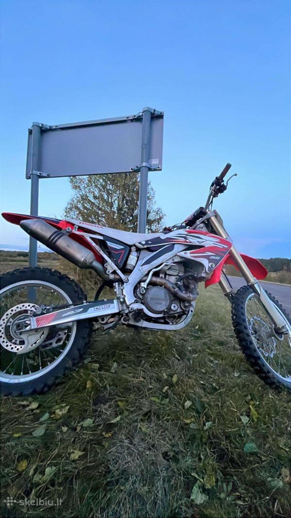 Sarkans Honda CRF 2004 Šalčininkai, ar dzinēja tilpumu 0.45 L un nobraukumu 60 tūkst. km par 1650 €, foto 4 vietnē AUTOMOTO.COM.LV