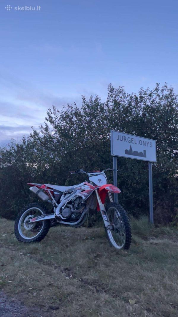 Sarkans Honda CRF 2004 Šalčininkai, ar dzinēja tilpumu 0.45 L un nobraukumu 60 tūkst. km par 1650 €, foto 5 vietnē AUTOMOTO.COM.LV