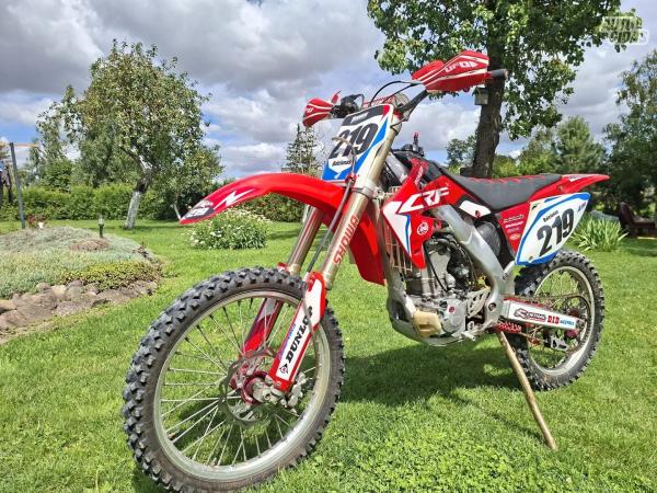 Red Honda CRF 2004 in Radviliskis, with an engine capacity of 0.25 L and mileage of 0 thousand km for 1750 €, photo 2 on AUTOMOTO.COM.LV