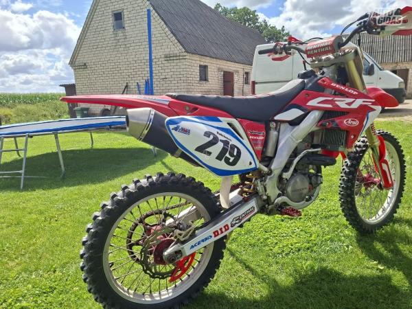Red Honda CRF 2004 in Radviliskis, with an engine capacity of 0.25 L and mileage of 0 thousand km for 1750 €, photo 4 on AUTOMOTO.COM.LV