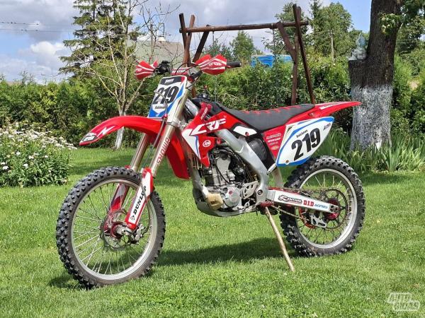 Red Honda CRF 2004 in Radviliskis, with an engine capacity of 0.25 L and mileage of 0 thousand km for 1750 €, photo 8 on AUTOMOTO.COM.LV
