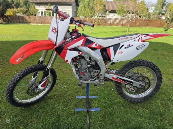 Red Honda CRF 2006 in Gargzdai, with an engine capacity of 0.45 L and mileage of 0 thousand km for 1900 €, photo 1 on AUTOMOTO.COM.LV