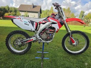 Sarkans Honda CRF 2006 Gargždai, ar dzinēja tilpumu 0.45 L un nobraukumu 0 tūkst. km par 1900 €, foto 6 vietnē AUTOMOTO.COM.LV