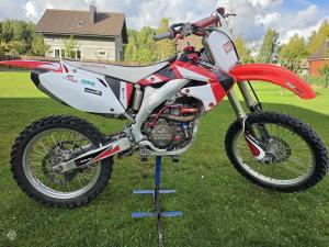 Sarkans Honda CRF 2006 Gargždai, ar dzinēja tilpumu 0.45 L un nobraukumu 0 tūkst. km par 1900 €, foto 7 vietnē AUTOMOTO.COM.LV