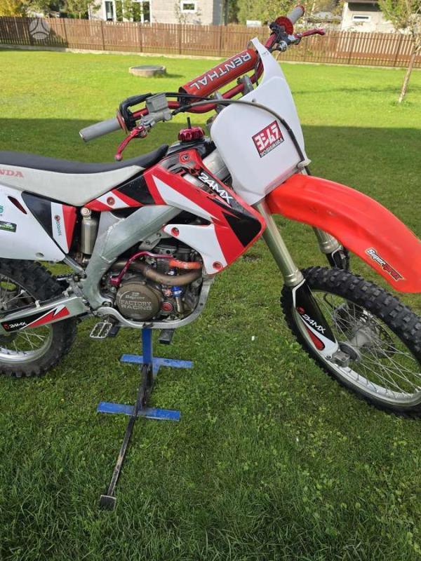 Red Honda CRF 2006 in Gargzdai, with an engine capacity of 0.45 L and mileage of 0 thousand km for 1900 €, photo 8 on AUTOMOTO.COM.LV