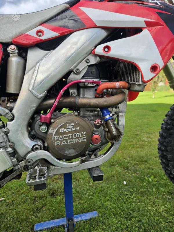 Red Honda CRF 2006 in Gargzdai, with an engine capacity of 0.45 L and mileage of 0 thousand km for 1900 €, photo 10 on AUTOMOTO.COM.LV
