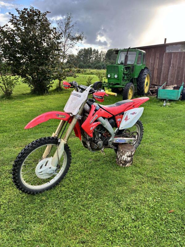 Красный Хонда CRF 2009 в Аникщяй, объемом двигателя 0.00 л и пробегом 3 тыс. км за 2400 €, фото 9 на AUTOMOTO.COM.LV