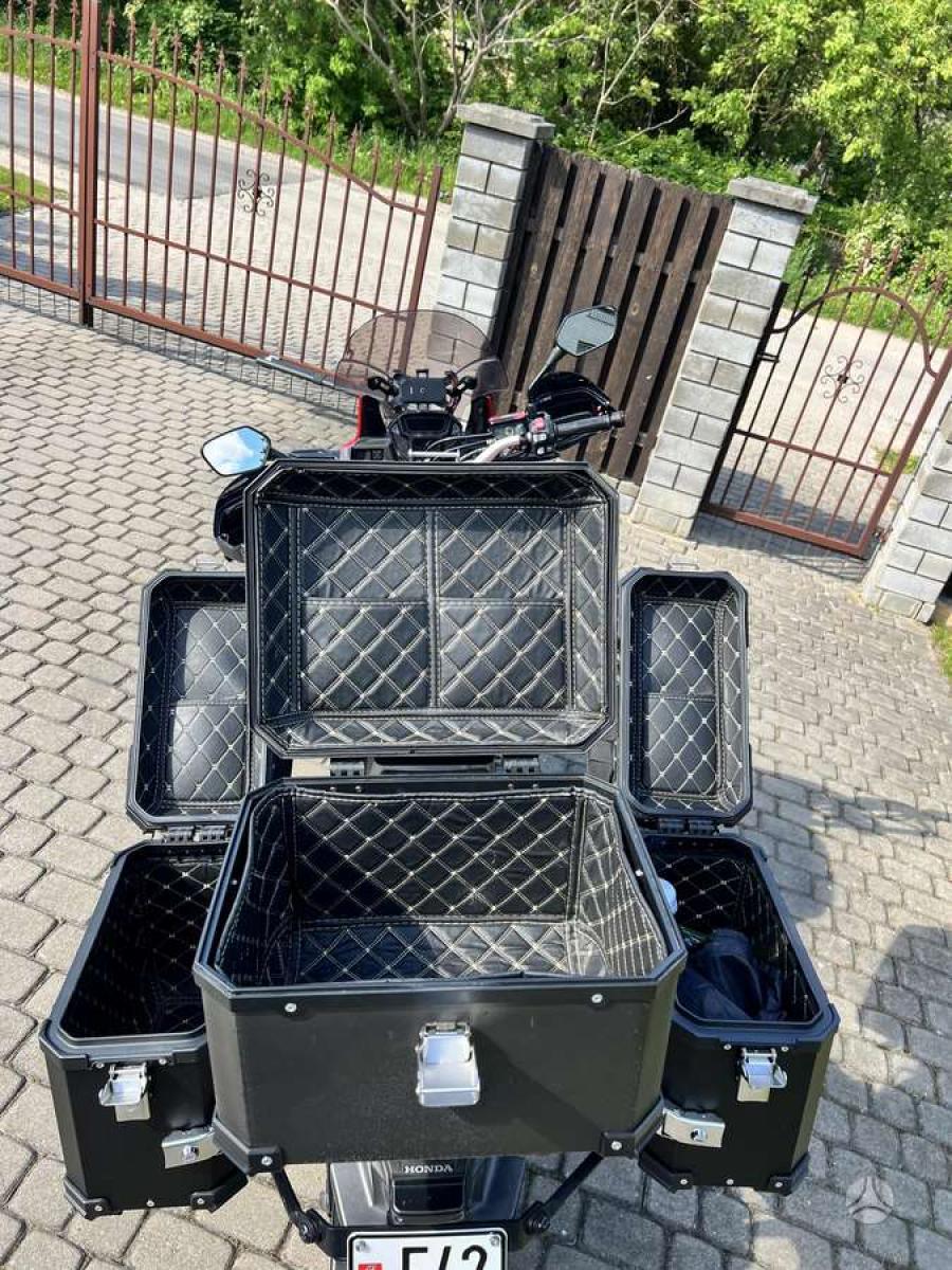 Red Honda CRF 2018 in Kaunas, with an engine capacity of 1.00 L and mileage of 37 thousand km for 9150 €, photo 12 on AUTOMOTO.COM.LV