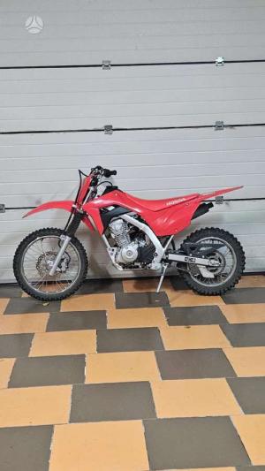Red Honda CRF 2022 in Vilnius, with an engine capacity of 0.13 L and mileage of 2 thousand km for 1700 €, photo 3 on AUTOMOTO.COM.LV