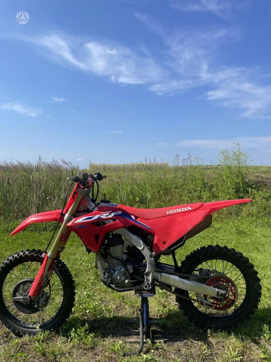 Sarkans Honda CRF 2022 Naujoji Akmenė, ar dzinēja tilpumu 0.45 L un nobraukumu 0 tūkst. km par 4500 €, foto 1 vietnē AUTOMOTO.COM.LV