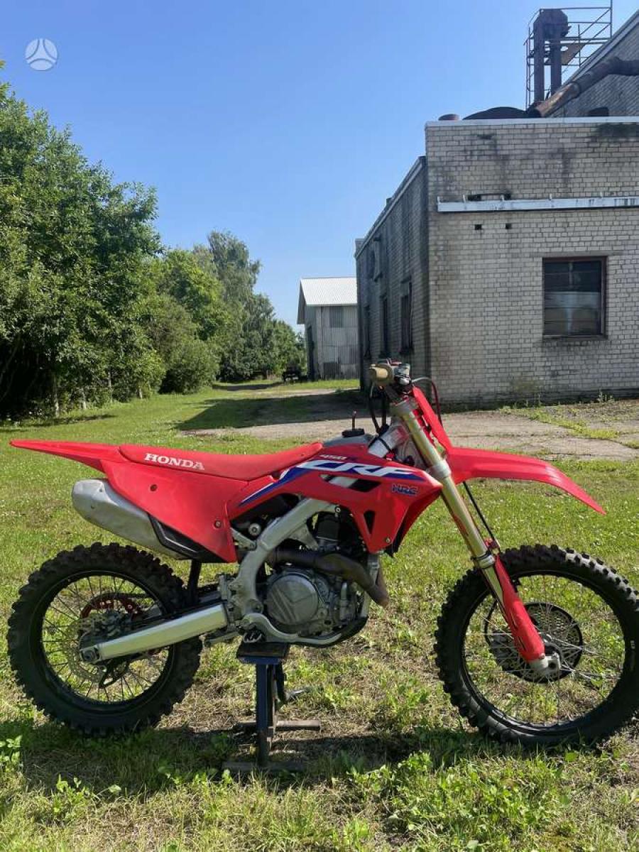 Sarkans Honda CRF 2022 Naujoji Akmenė, ar dzinēja tilpumu 0.45 L un nobraukumu 0 tūkst. km par 4500 €, foto 3 vietnē AUTOMOTO.COM.LV
