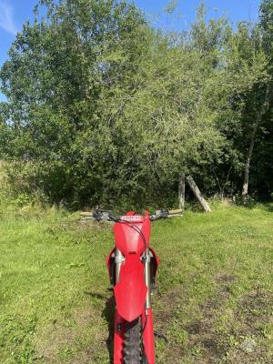 Sarkans Honda CRF 2022 Naujoji Akmenė, ar dzinēja tilpumu 0.45 L un nobraukumu 0 tūkst. km par 4500 €, foto 4 vietnē AUTOMOTO.COM.LV
