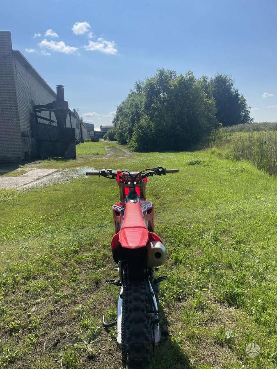 Sarkans Honda CRF 2022 Naujoji Akmenė, ar dzinēja tilpumu 0.45 L un nobraukumu 0 tūkst. km par 4500 €, foto 5 vietnē AUTOMOTO.COM.LV