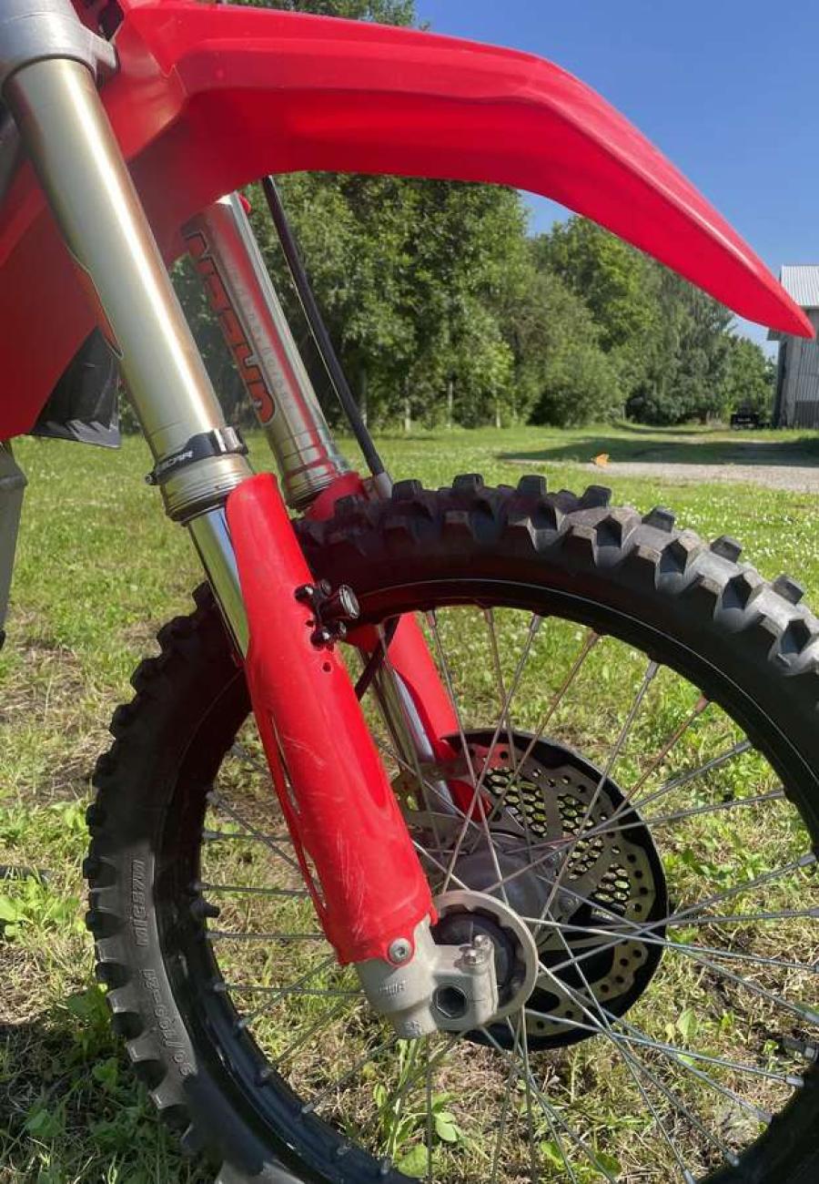 Sarkans Honda CRF 2022 Naujoji Akmenė, ar dzinēja tilpumu 0.45 L un nobraukumu 0 tūkst. km par 4500 €, foto 7 vietnē AUTOMOTO.COM.LV