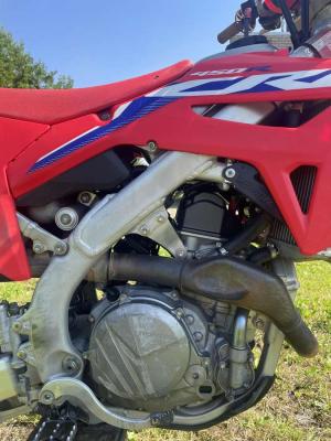 Sarkans Honda CRF 2022 Naujoji Akmenė, ar dzinēja tilpumu 0.45 L un nobraukumu 0 tūkst. km par 4500 €, foto 9 vietnē AUTOMOTO.COM.LV