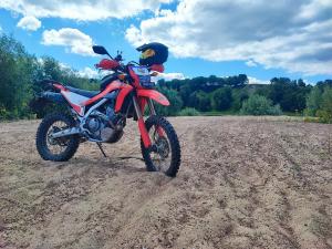 Red Honda CRF 2022 in Jurbarkas, with an engine capacity of 0.30 L and mileage of 15 thousand km for 4000 €, photo  on AUTOMOTO.COM.LV
