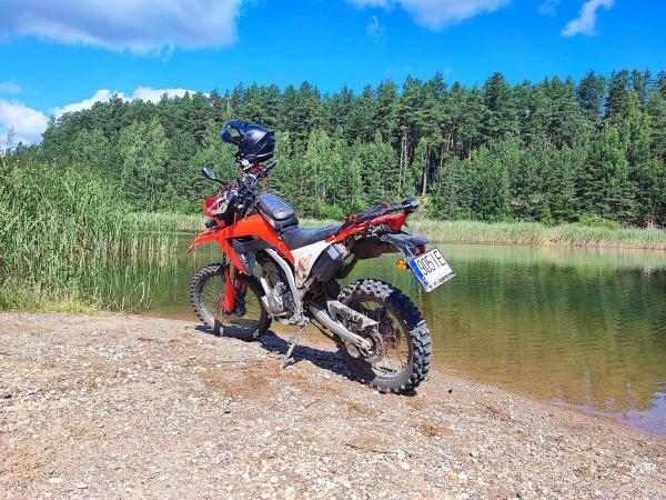 Красный Хонда CRF 2022 в Юрбаркас, объемом двигателя 0.30 л и пробегом 15 тыс. км за 4000 €, фото 5 на AUTOMOTO.COM.LV