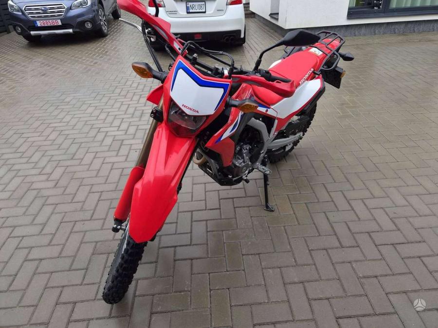 Red Honda CRF 2024 in Vilnius, with an engine capacity of 0.29 L and mileage of 1 thousand km for 5100 €, photo 4 on AUTOMOTO.COM.LV