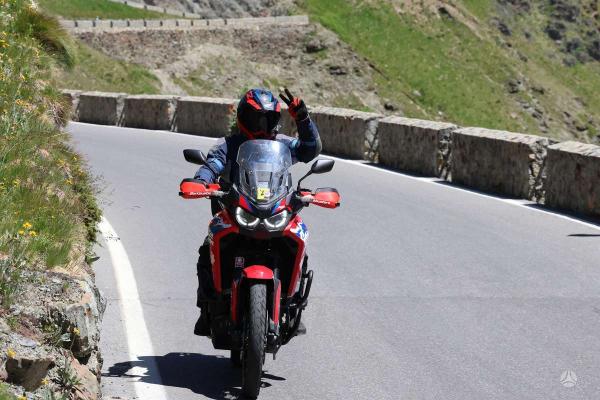 Red Honda CRF 2024 in Vilnius, with an engine capacity of 1.10 L and mileage of 22 thousand km for 15500 €, photo 1 on AUTOMOTO.COM.LV