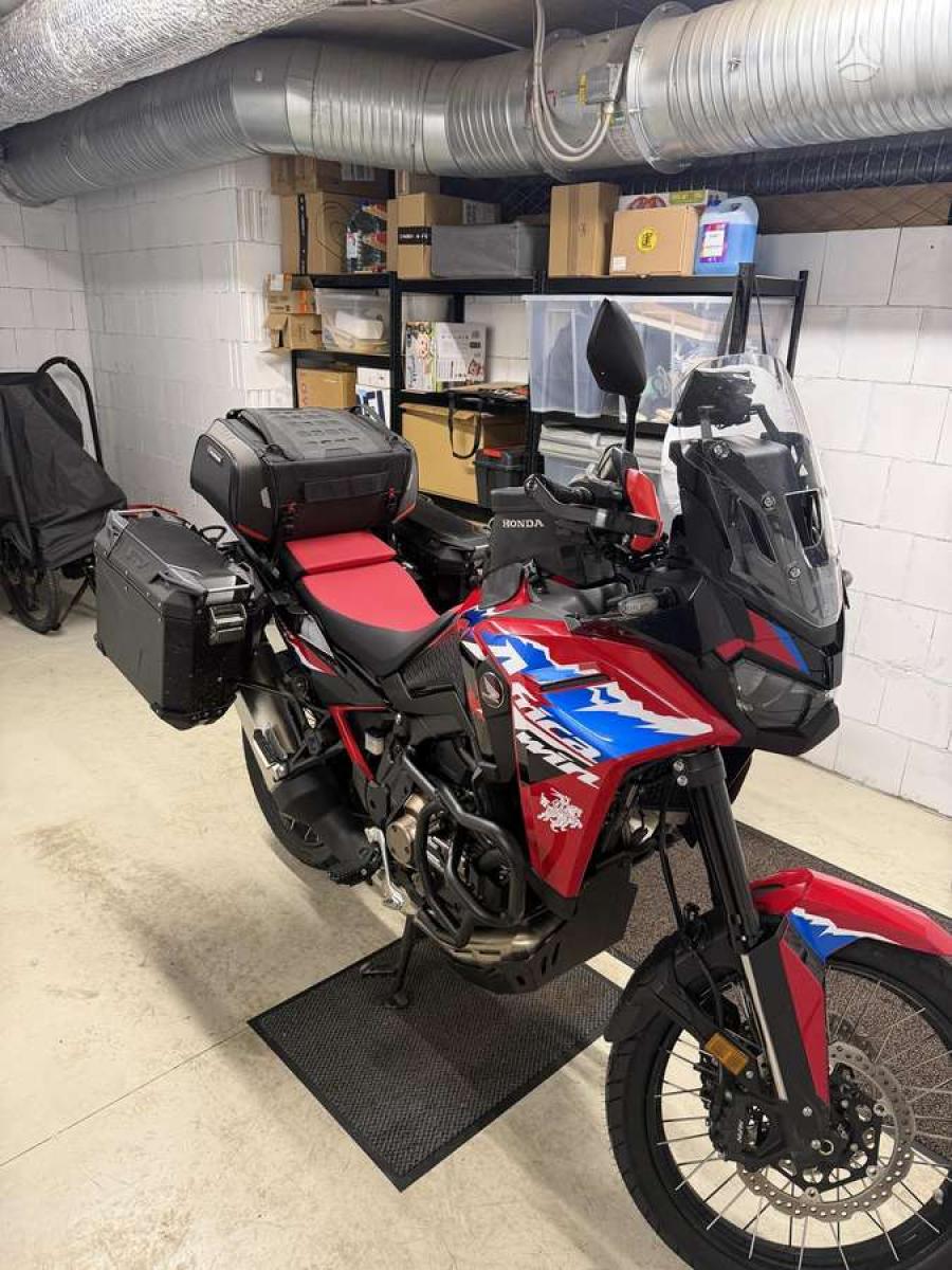 Red Honda CRF 2024 in Vilnius, with an engine capacity of 1.10 L and mileage of 22 thousand km for 15500 €, photo 4 on AUTOMOTO.COM.LV
