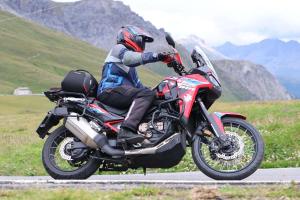 Red Honda CRF 2024 in Vilnius, with an engine capacity of 1.10 L and mileage of 22 thousand km for 15500 €, photo 5 on AUTOMOTO.COM.LV