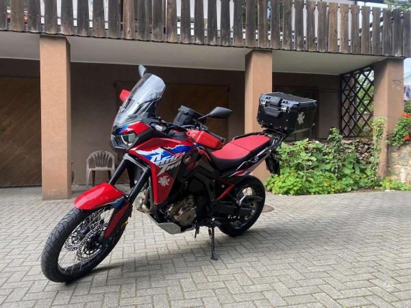 Red Honda CRF 2024 in Vilnius, with an engine capacity of 1.10 L and mileage of 22 thousand km for 15500 €, photo 7 on AUTOMOTO.COM.LV