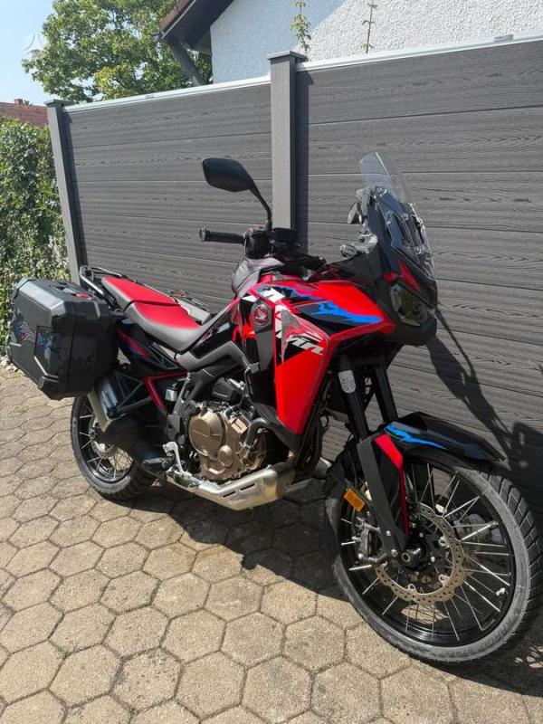 Красный Хонда CRF 2025 в Вильнюс, объемом двигателя 1.10 л и пробегом 1 тыс. км за 9700 €, фото 2 на AUTOMOTO.COM.LV