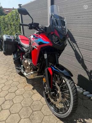 Red Honda CRF 2025 in Vilnius, with an engine capacity of 1.10 L and mileage of 1 thousand km for 9700 €, photo 4 on AUTOMOTO.COM.LV