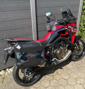 Red Honda CRF 2025 in Vilnius, with an engine capacity of 1.10 L and mileage of 1 thousand km for 9700 €, photo 5 on AUTOMOTO.COM.LV