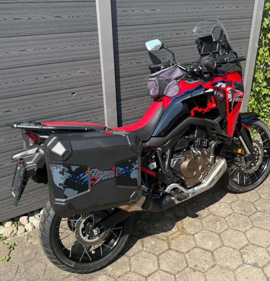 Red Honda CRF 2025 in Vilnius, with an engine capacity of 1.10 L and mileage of 1 thousand km for 9700 €, photo 5 on AUTOMOTO.COM.LV