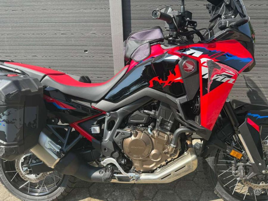 Red Honda CRF 2025 in Vilnius, with an engine capacity of 1.10 L and mileage of 1 thousand km for 9700 €, photo 6 on AUTOMOTO.COM.LV